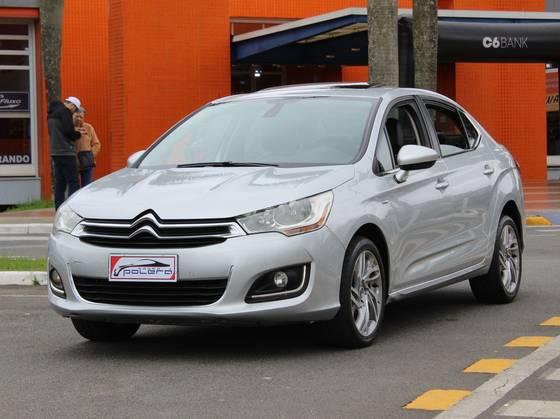 Usado Novo: C4 Lounge é bem equipado e espaçoso