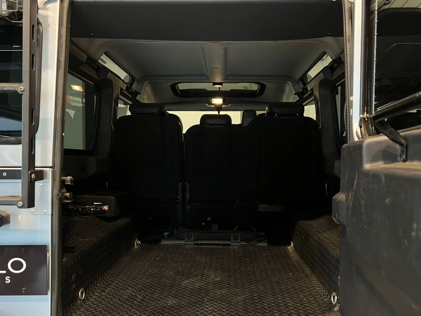 Aielo Motors - LAND ROVER DEFENDER 2.4 110 SW 4X4 TURBO DIESEL 4P MANUAL 2010/2011