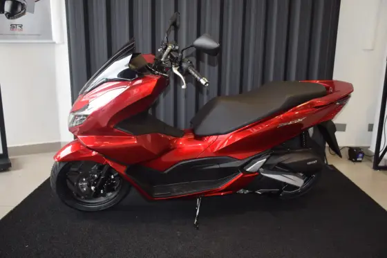 Honda PCX 160 chega à linha 2026 com novas cores